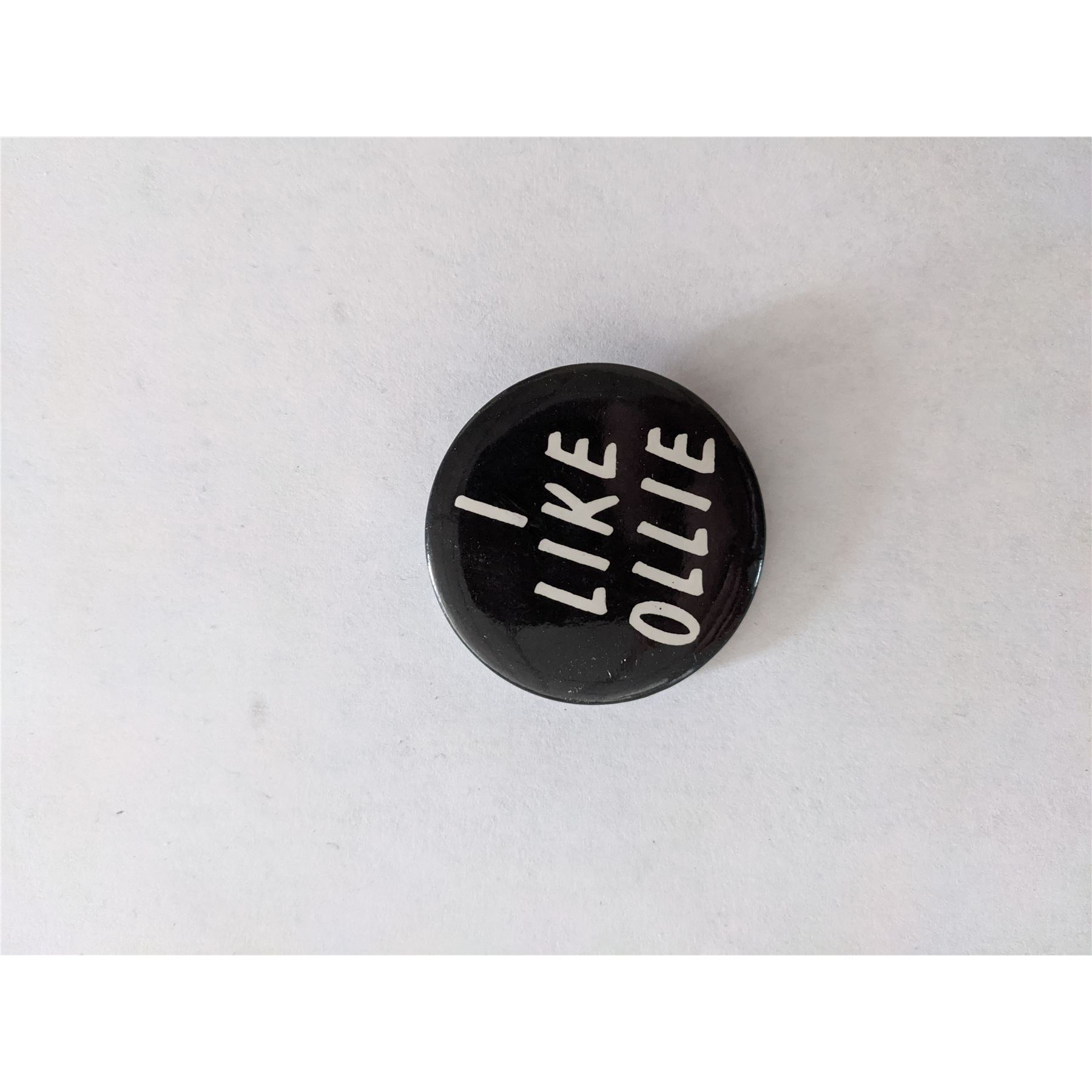 I Like Oliver North pin