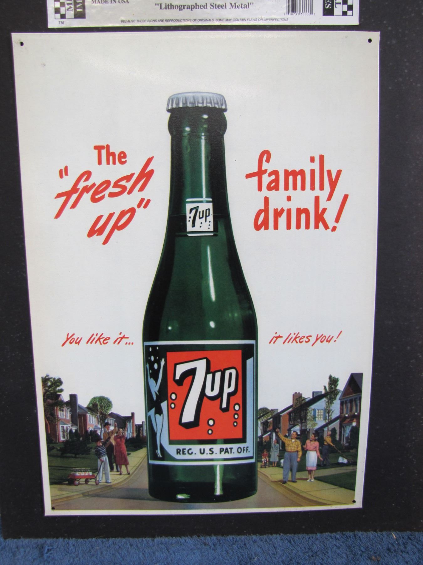 Reproduction vintage metal 7UP sign