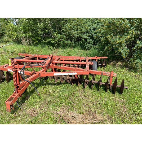 Approx. 16' Tandem Disc c/w hyd ram