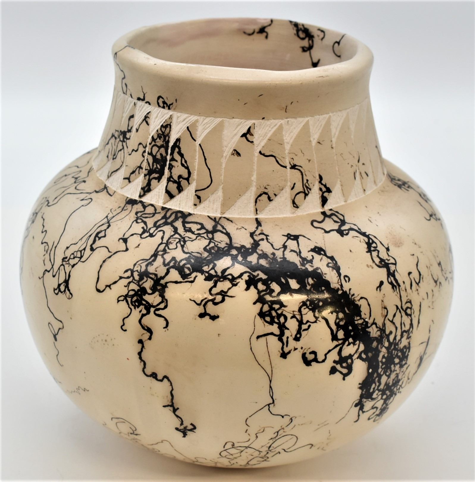 Native American Navajo Horse Hair Pottery Jar