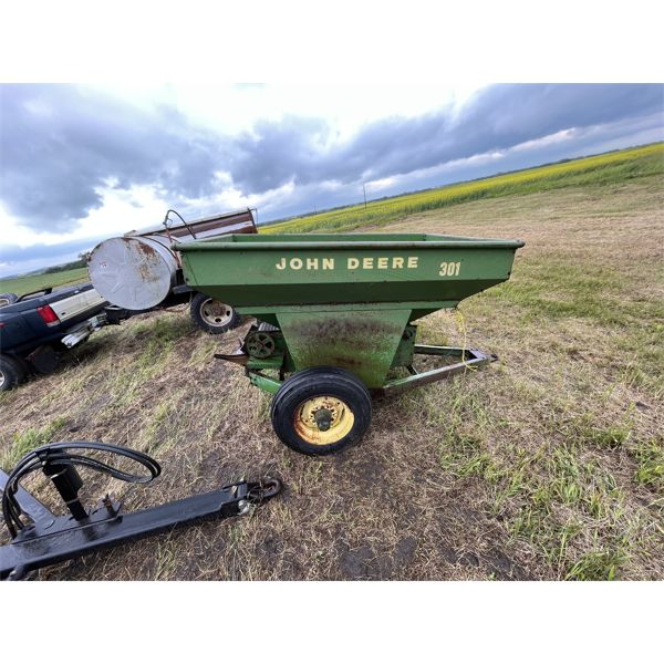 John Deere 301 Fertilizer Spreader