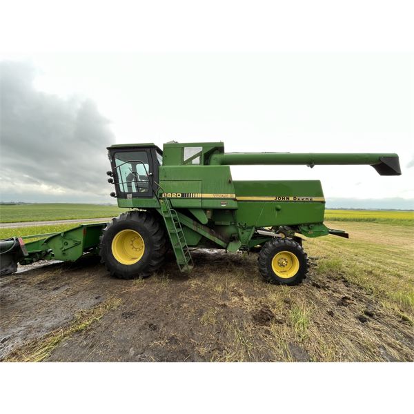 John Deere 8820 Titan II Combine, 214 Pickup Header, Cyclone Chaff Spreader