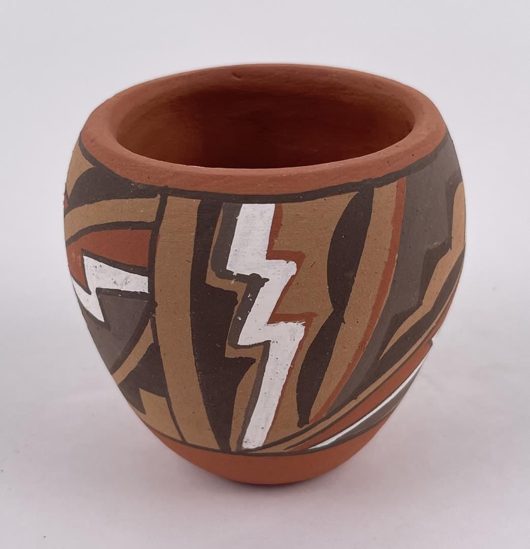 Chinana Jemez Pueblo Indian Pot