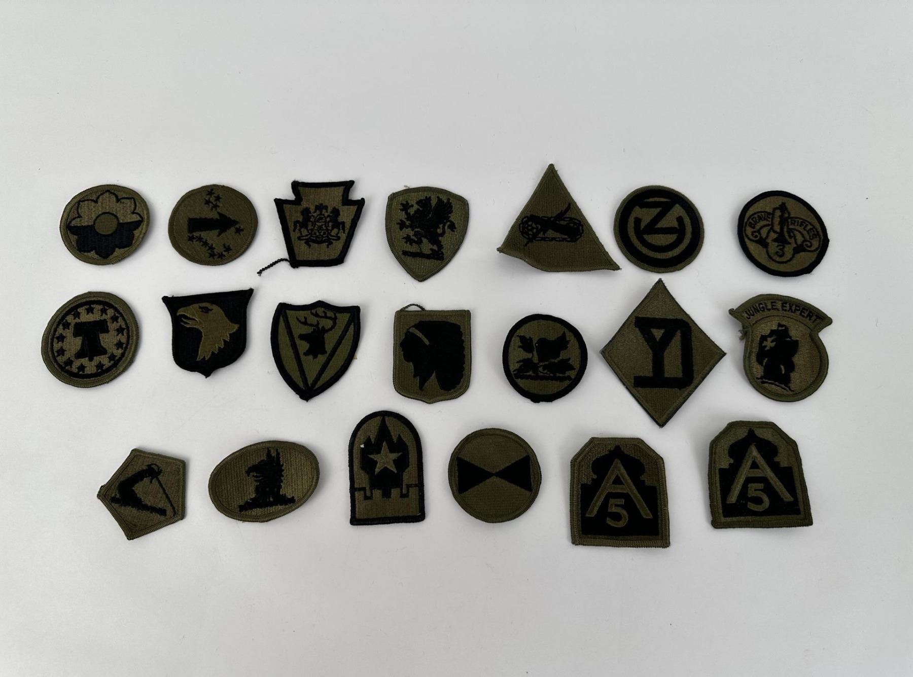 Lot of 20 US Army Shoulder Patches