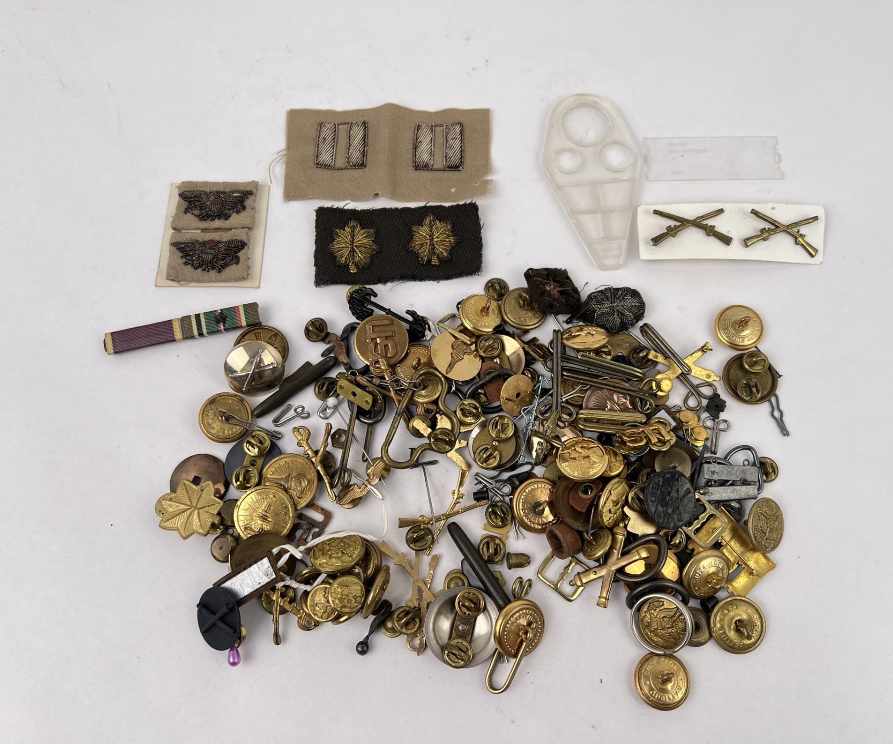 Assorted US Military Insignia