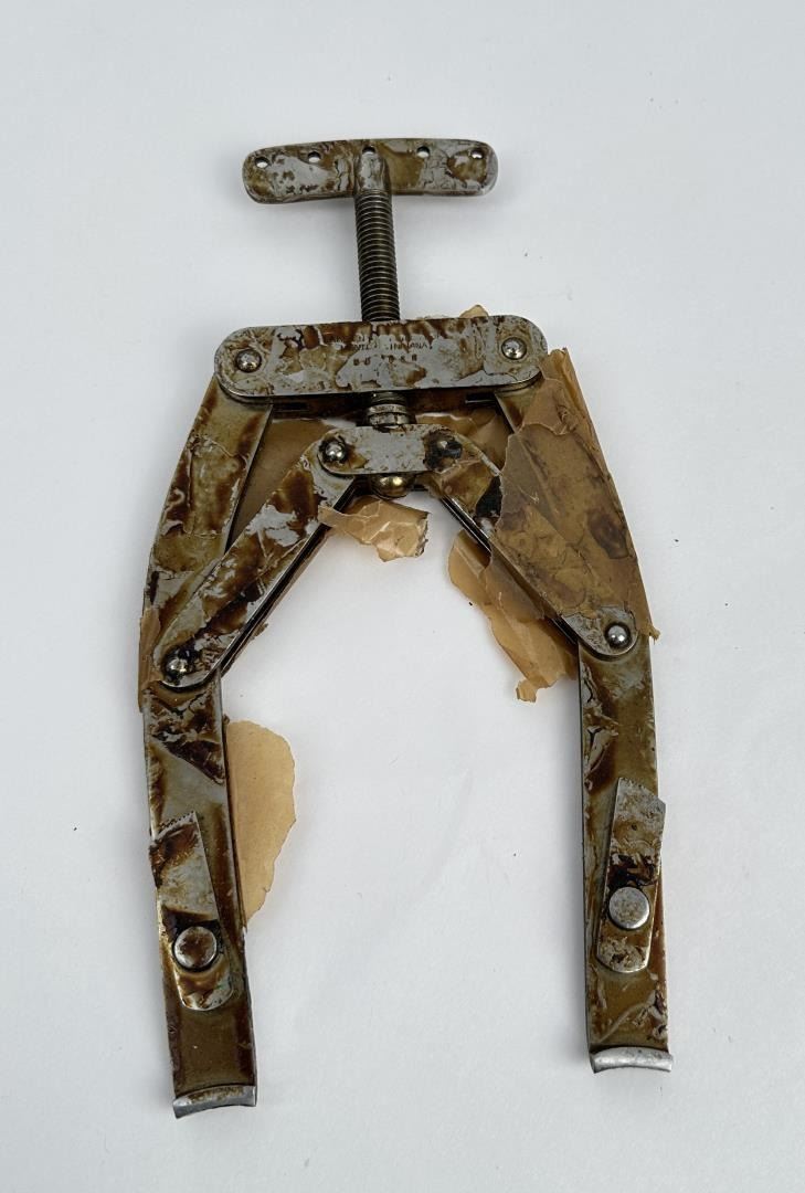 WW2 USN Medical Traction Bow Clamp