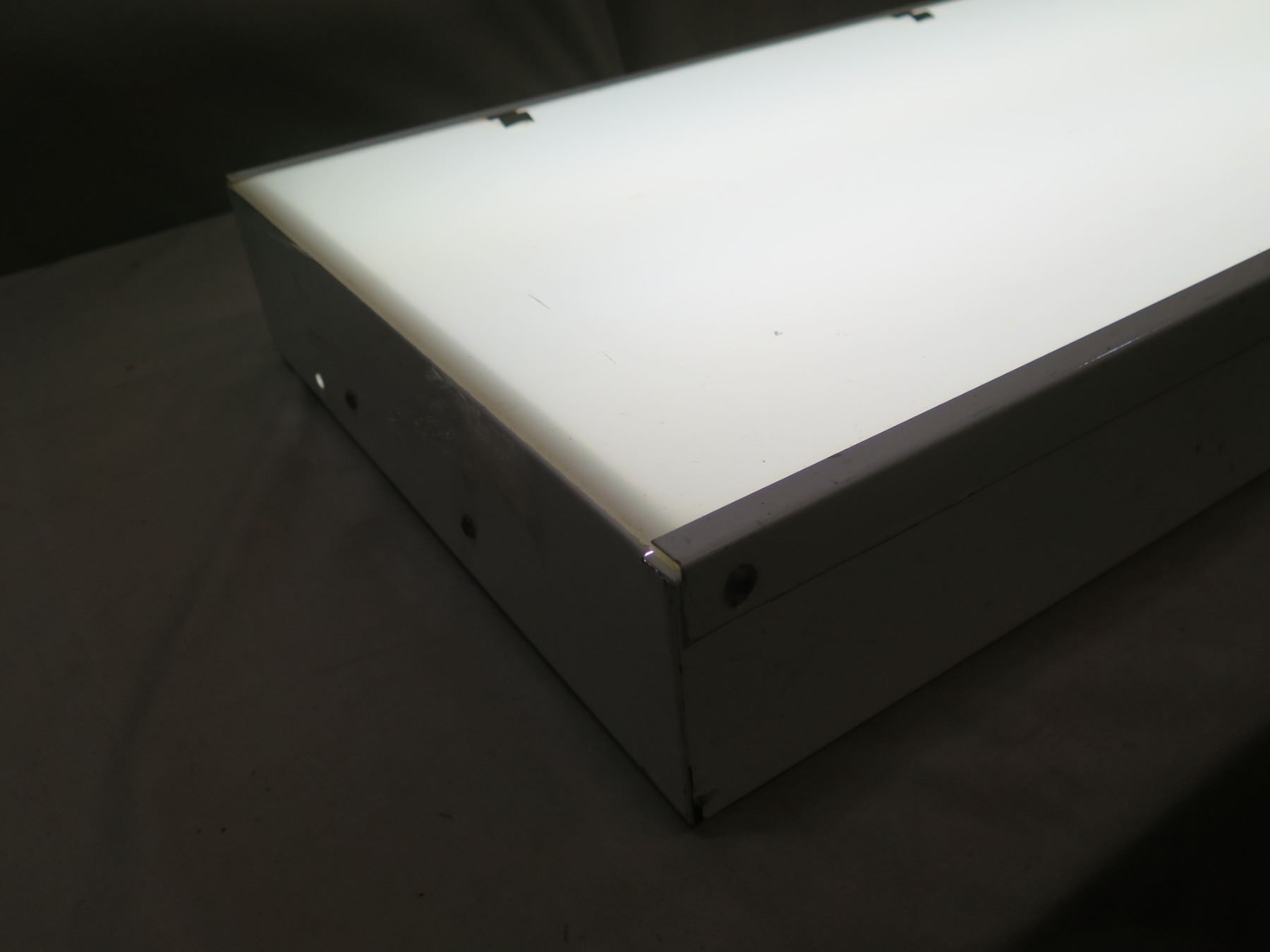 Logan Tru View Light Box Oahu Auctions