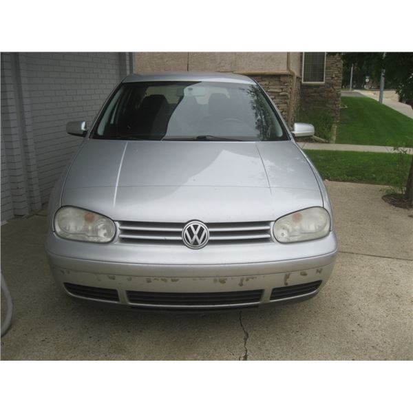 2005 Volkswagen Golf 5 Speed 4 door runs & drive