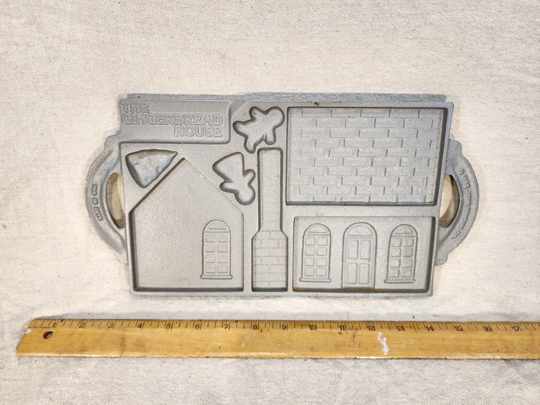 Cast metal gingerbread mold