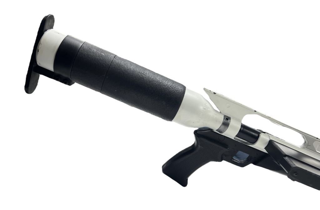 The Predator (2018) - Casey Brackett (Olivia Munn) Tranquilizer Rifle