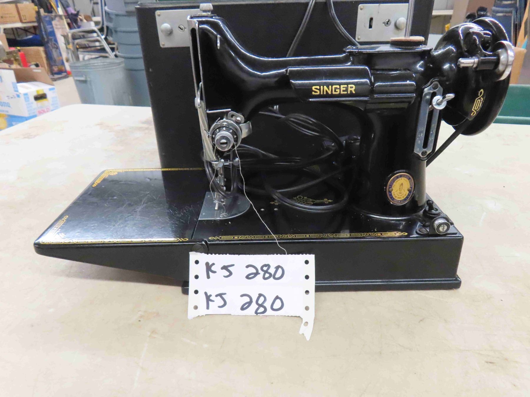 Singer Portable Model CAJ 6-8 Sewing Machine with Case