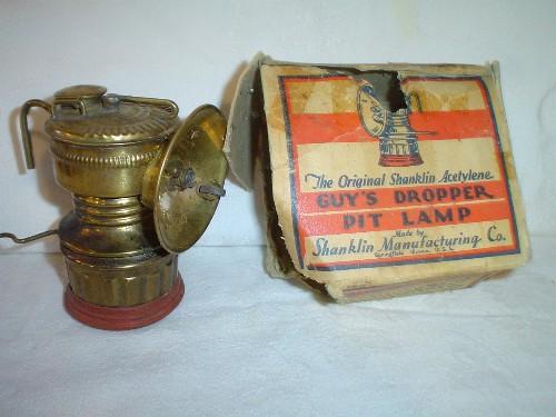 Guys Dropper Pit Lamp with box.