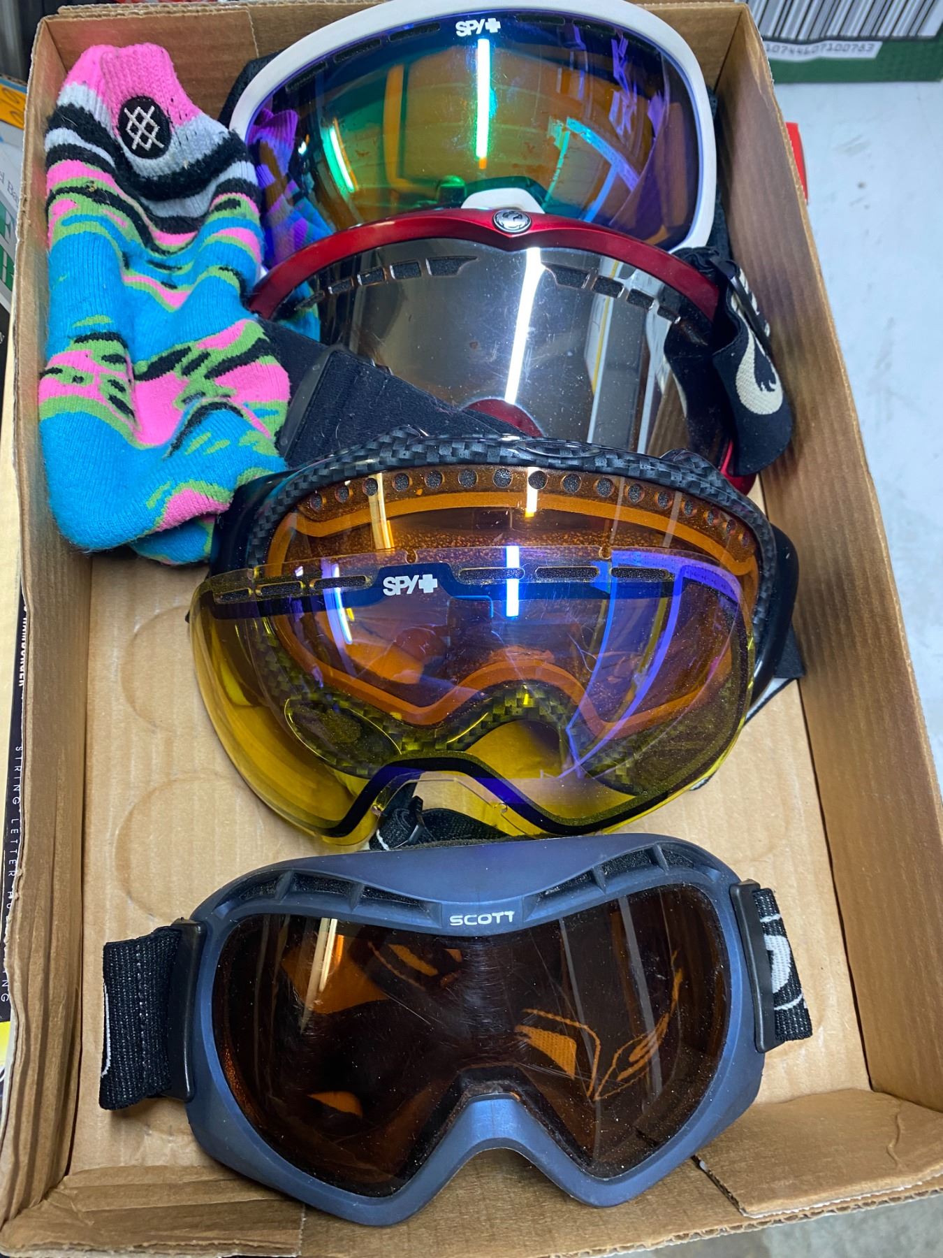 Assorted goggles