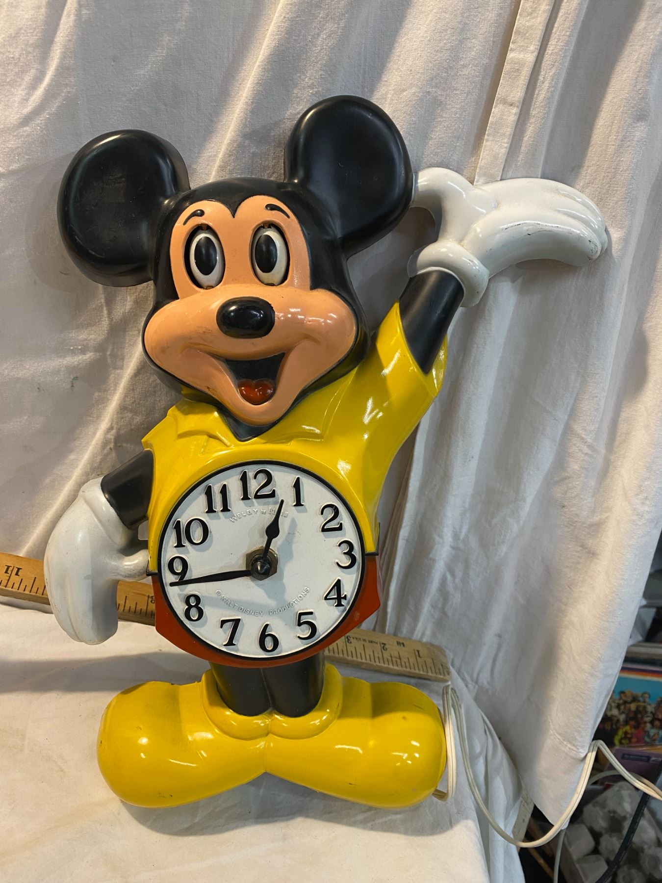 Vintage Mickey clock working