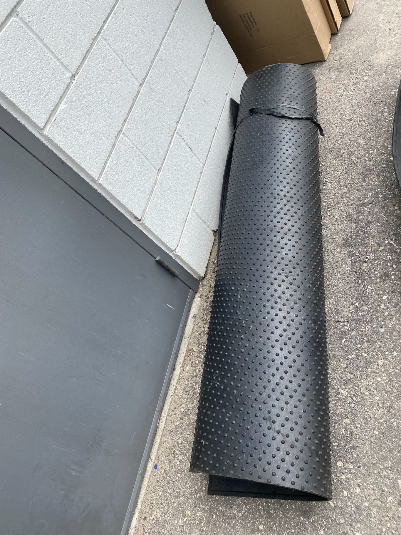 Rubber truck box liner