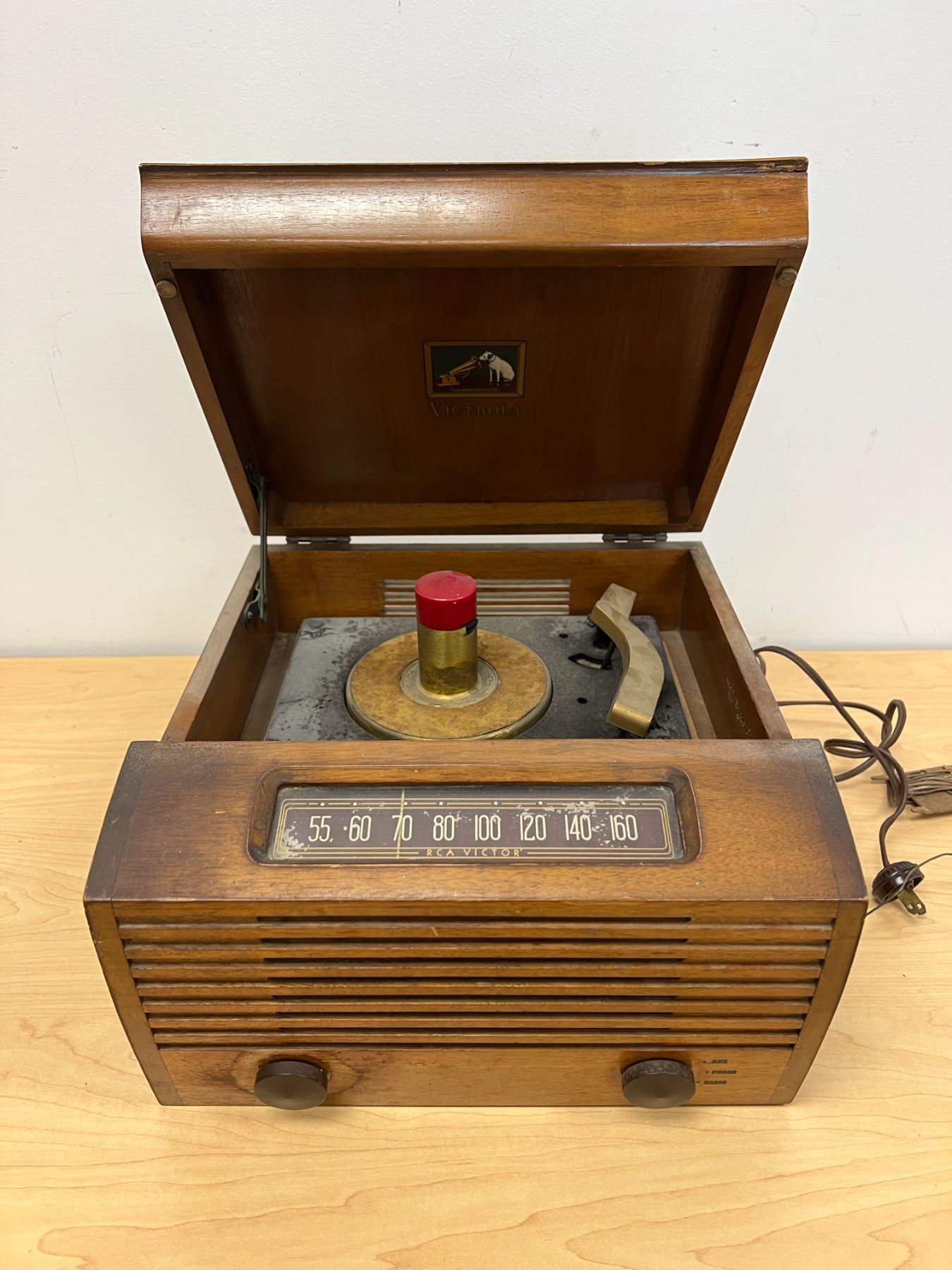 Vintage RCA Victor Victrola Radio and 45 Player in Beautiful wood Case ...