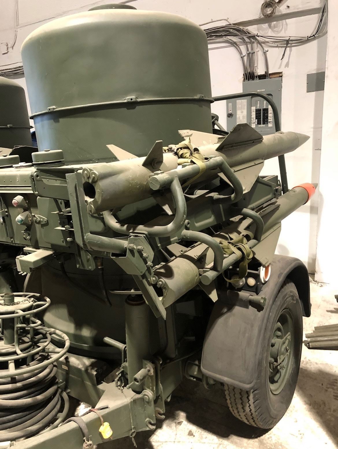 British Rapier Surface-to-Air missile launcher w/4 complete training ...