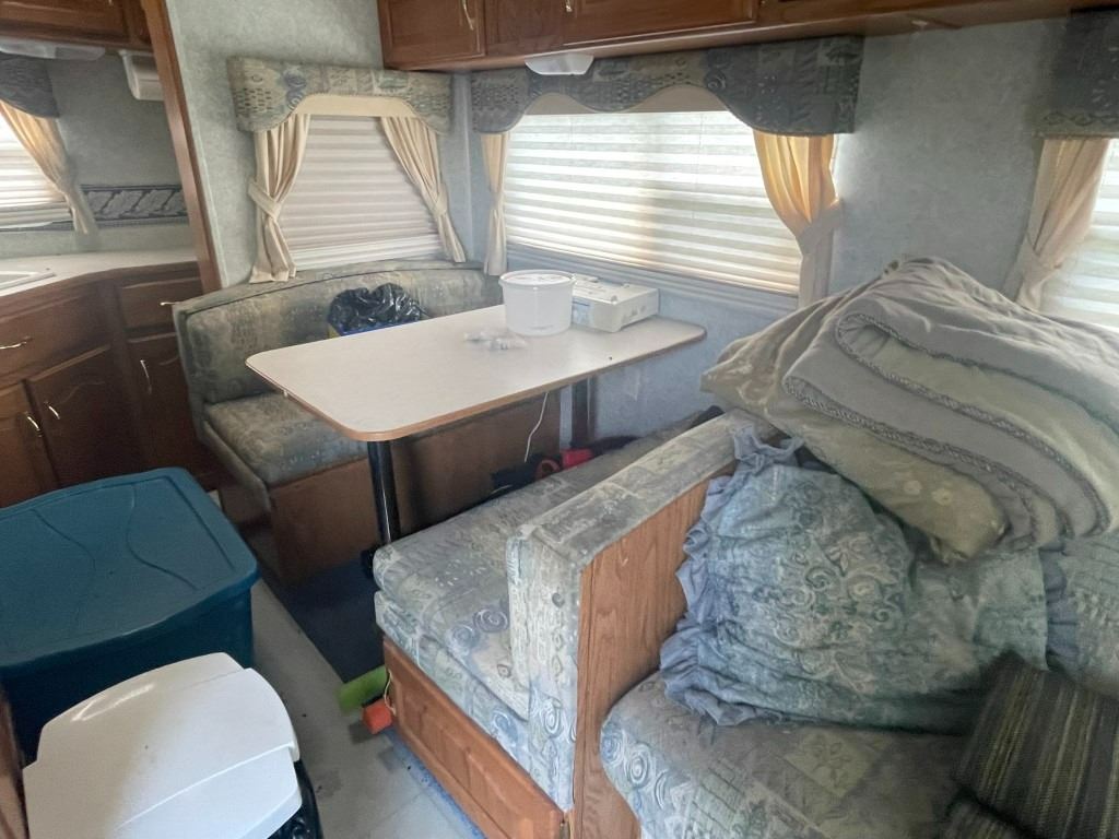 2000 Keystone Sprinter 5th wheel camper