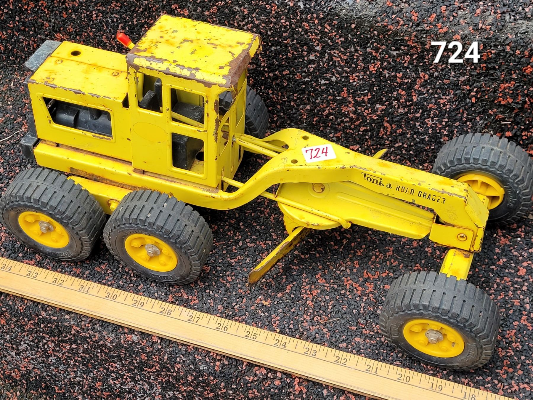 Vintage metal Tonka road grader, Canadian made. - Schmalz Auctions