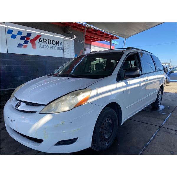 2008 TOYOTA SIENNA