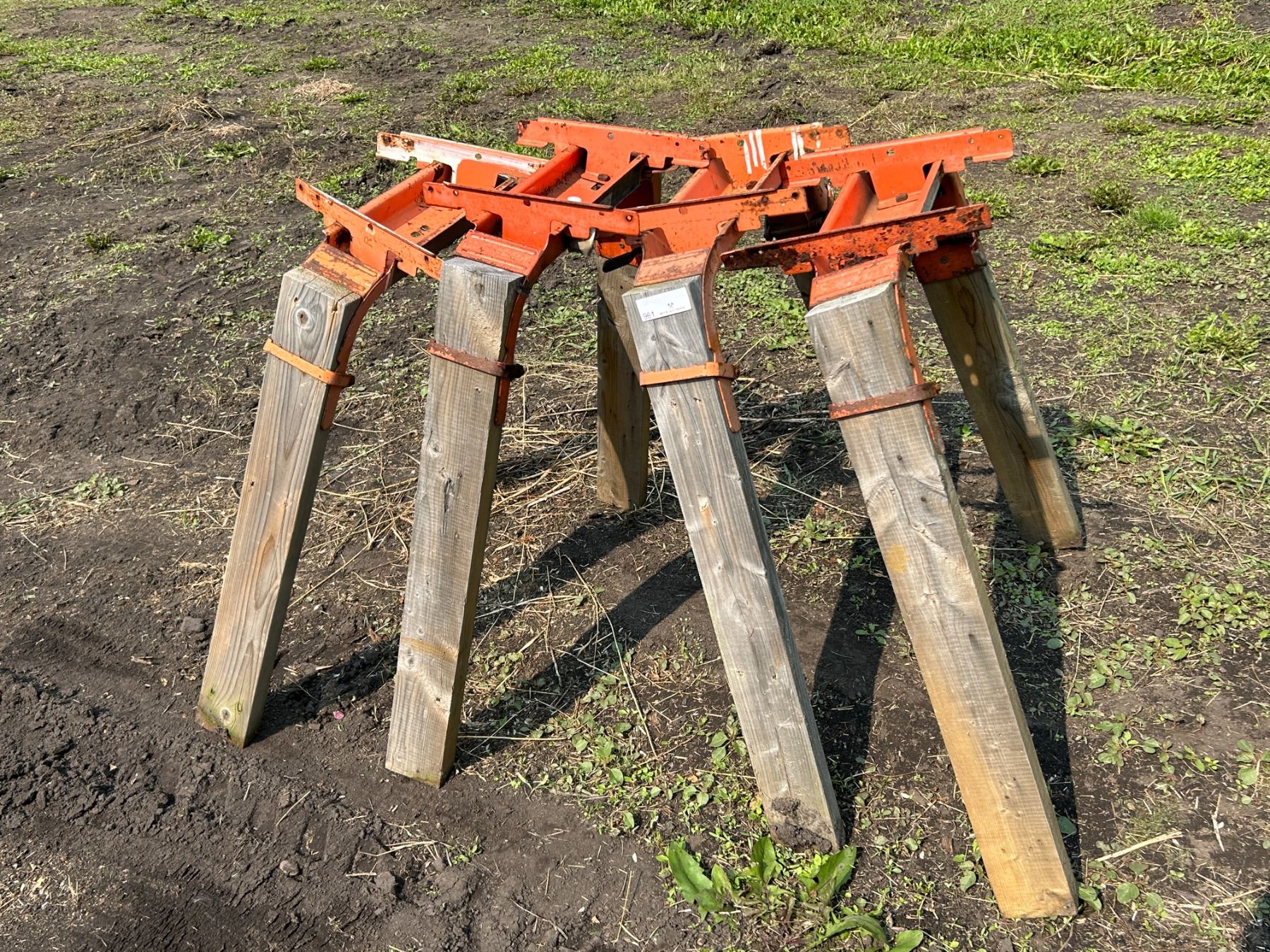 4 Workhorse Adjustable Platform Brackets - Beck Auctions Inc.