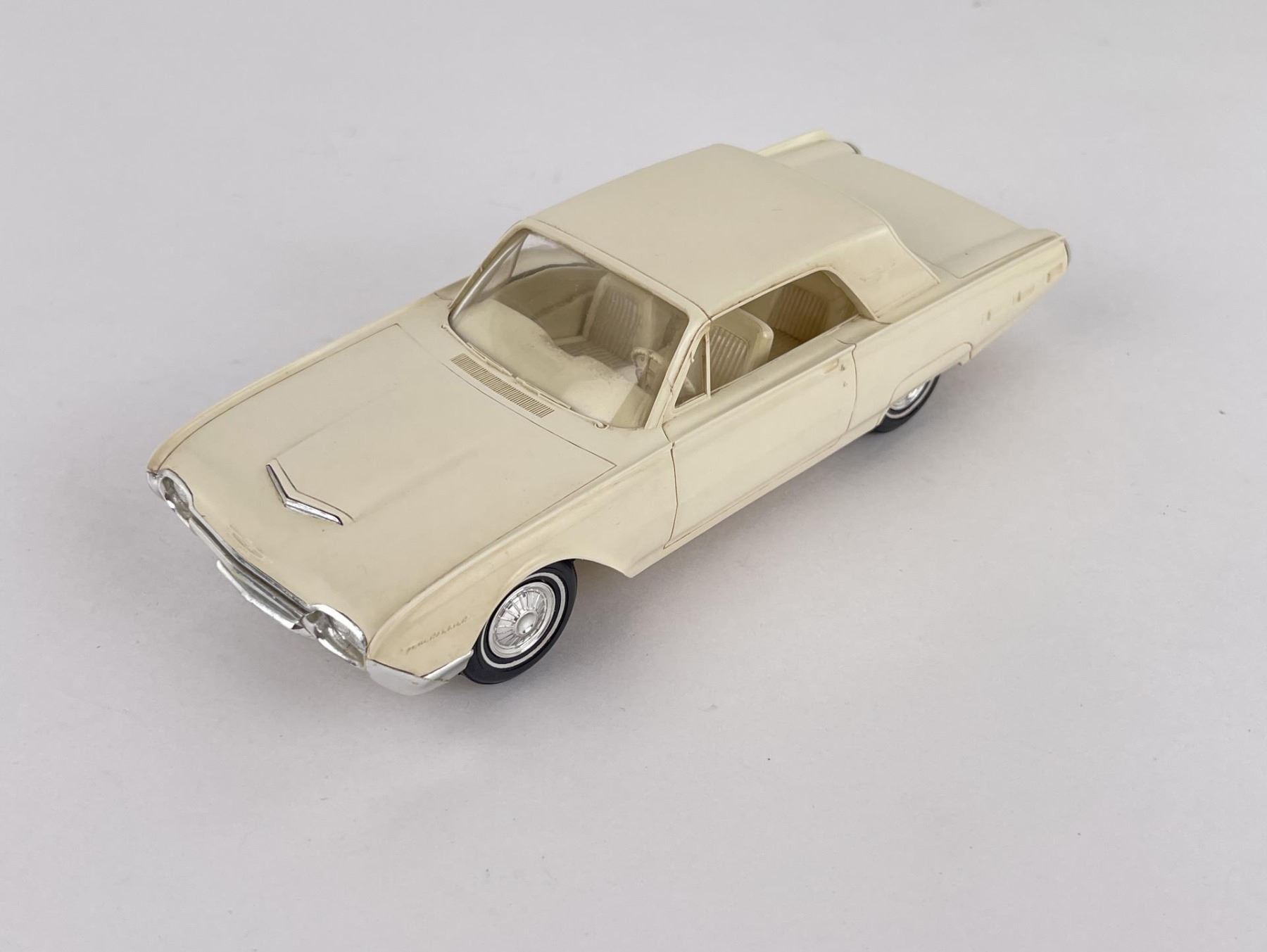 AMT 1962 Ford Thunderbird Promo Model Car