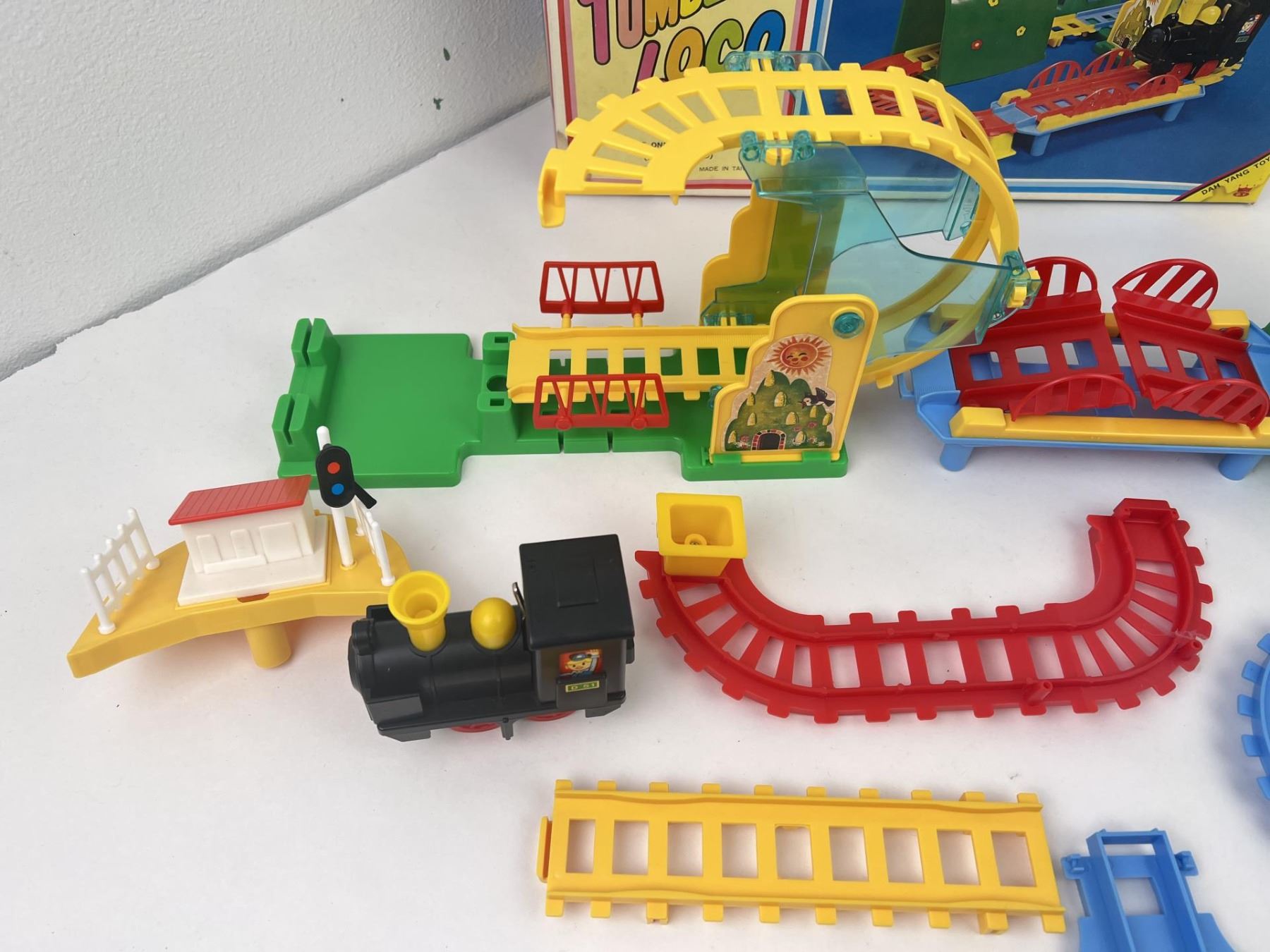 Dah Yang Toys Tumbling Loco