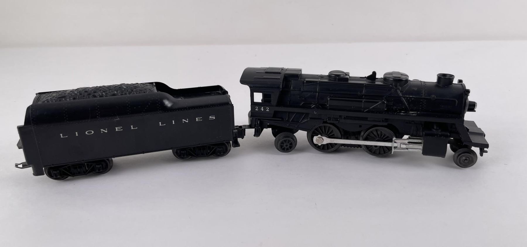 Lionel Scout O Gauge 242 Locomotive and Tender