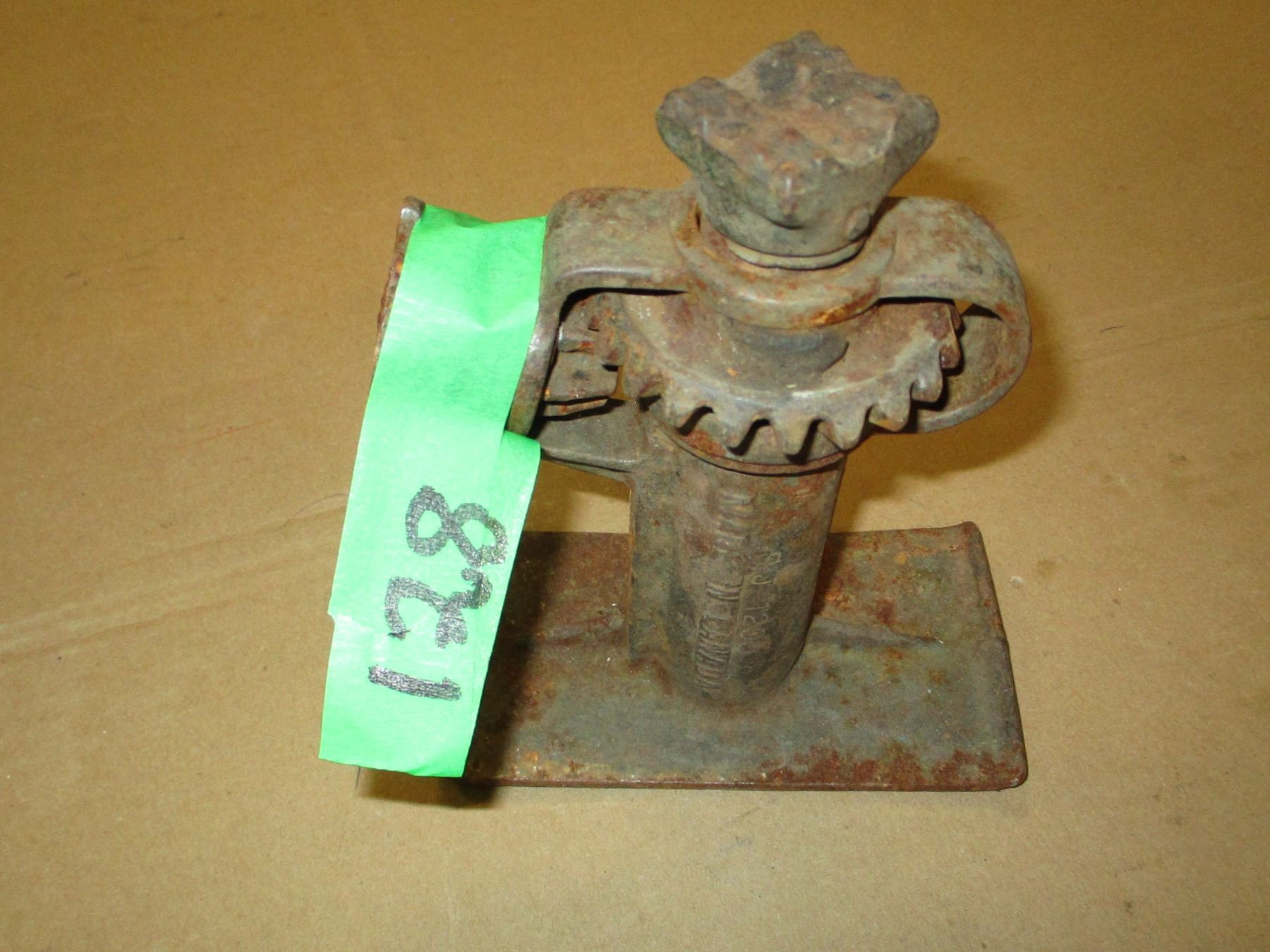 ESTATE/COLLECTIBLE: OLD SCREW JACK
