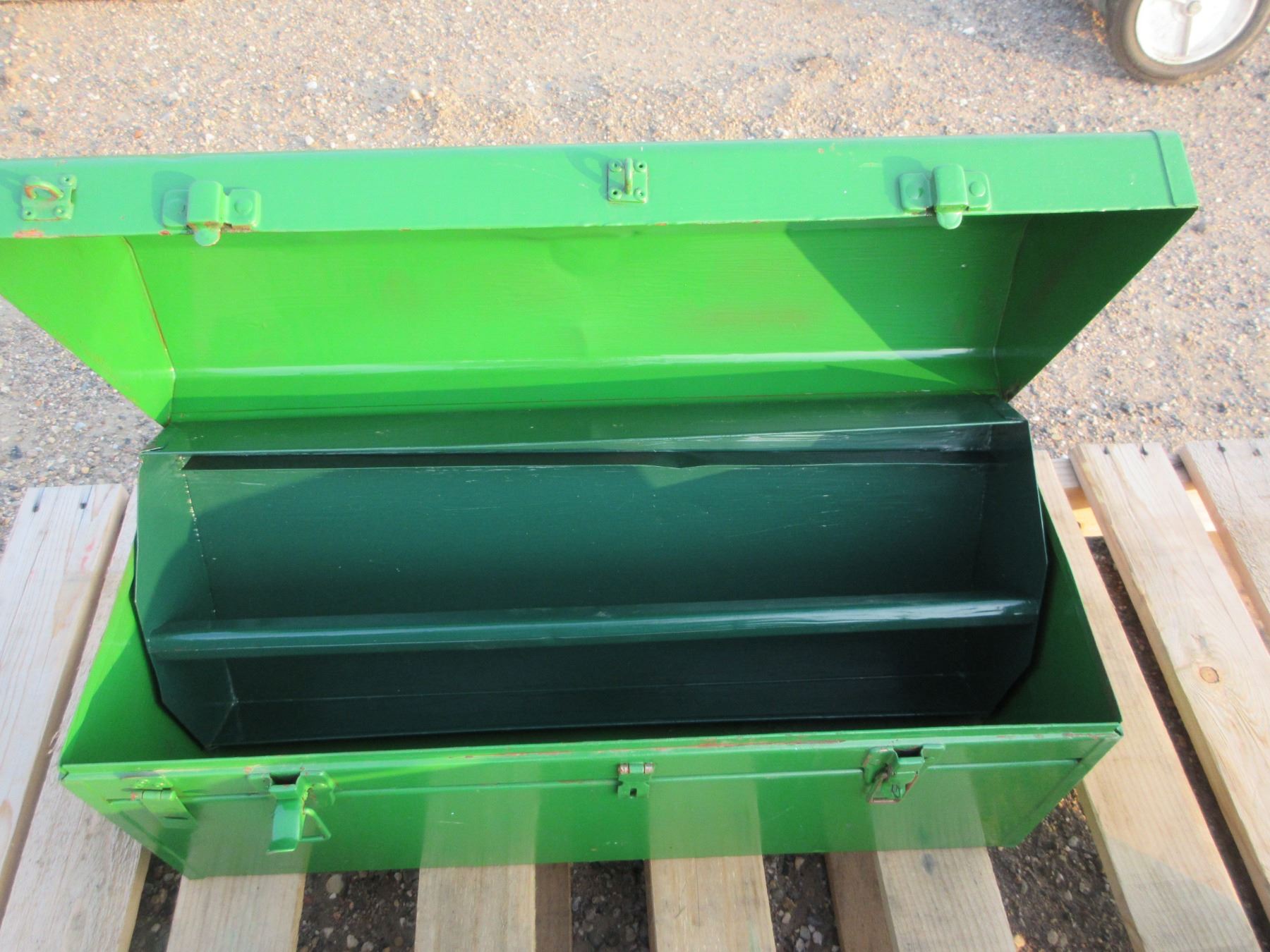 GREEN LARGE METAL TOOLBOX