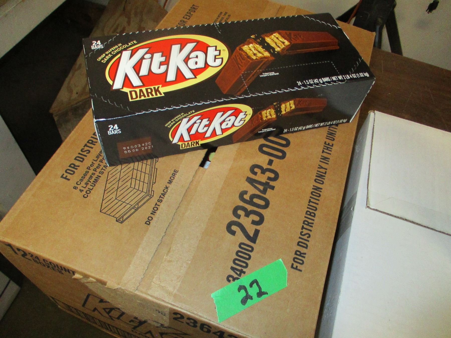DARK CHOCOLATE KIT KAT BARS (24 X 1.5 OZ) - PER BOX
