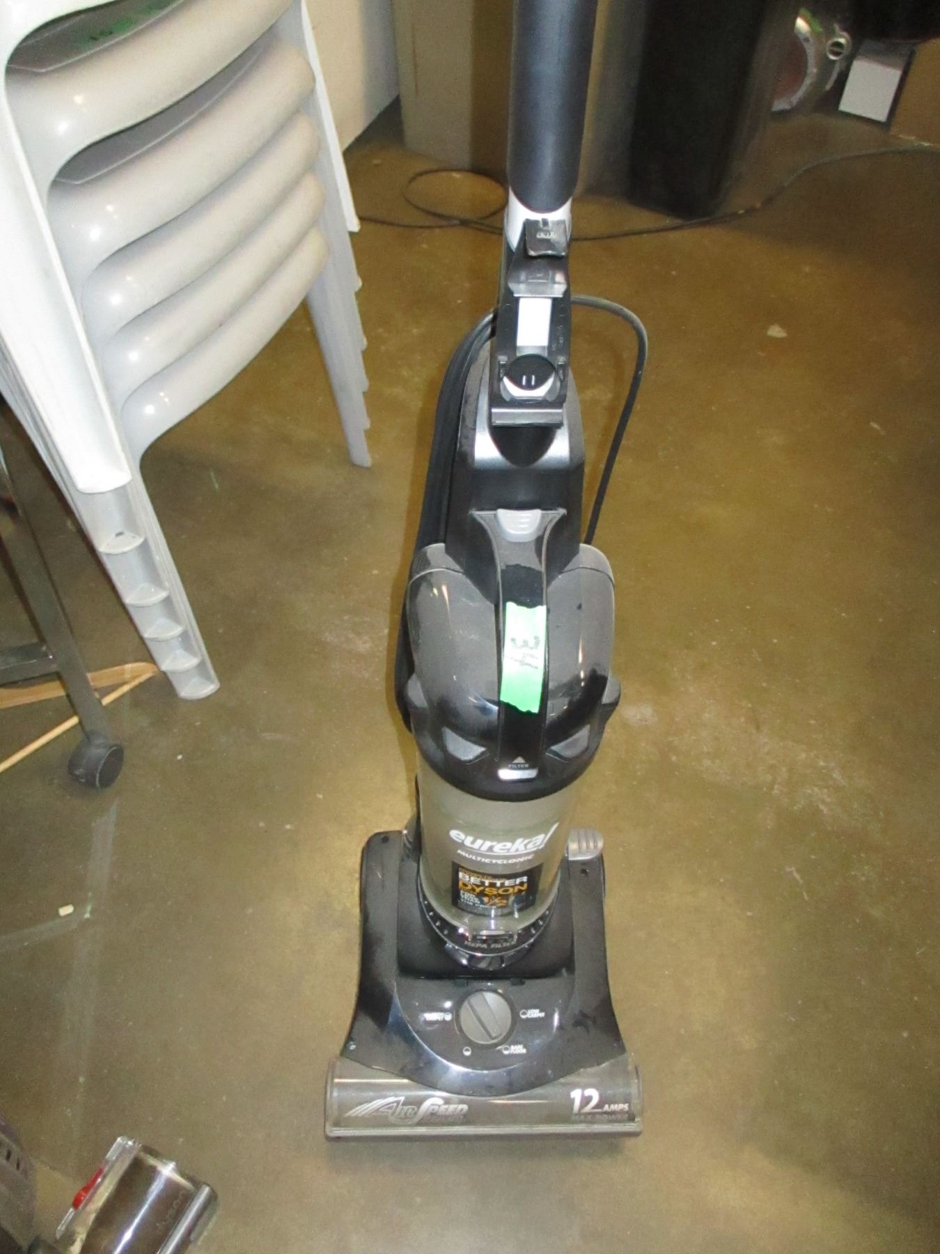 EUREKA UPRIGHT VACUUM (TESTED - WORKING)
