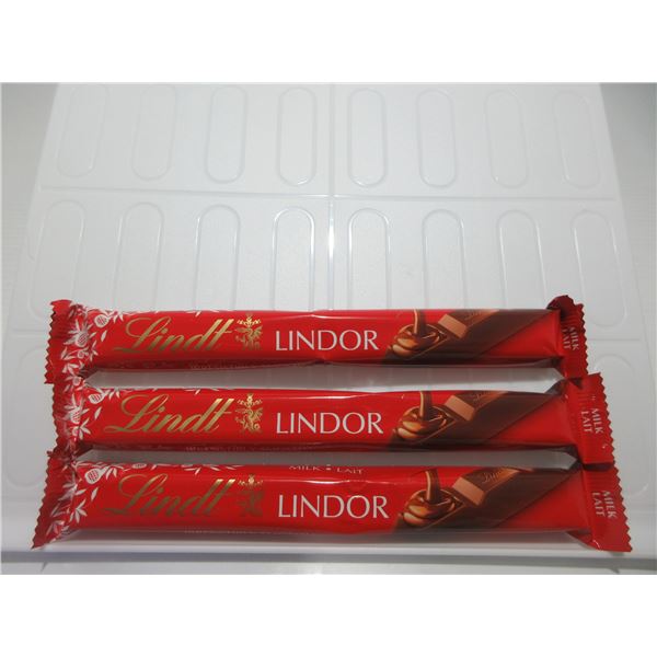 NEW: LINDT LINDOR MILK CHOCOLATE (3 X 38G)