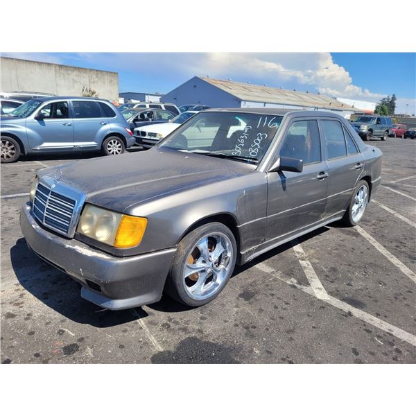1989 Mercedes-Benz 260-Class 260 E
