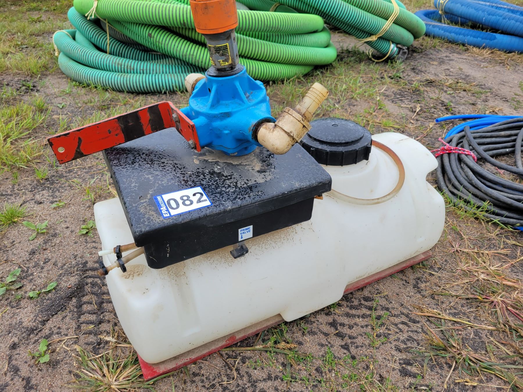 Approx. 10-gal sprayer tank & 540 sprayer pump