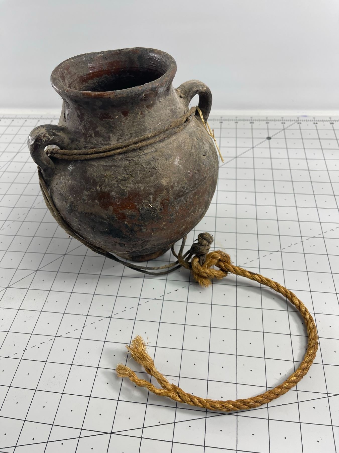 Scorpion King, The (2002), Dwayne "The Rock" Johnson - Glazed Hanging Pot
