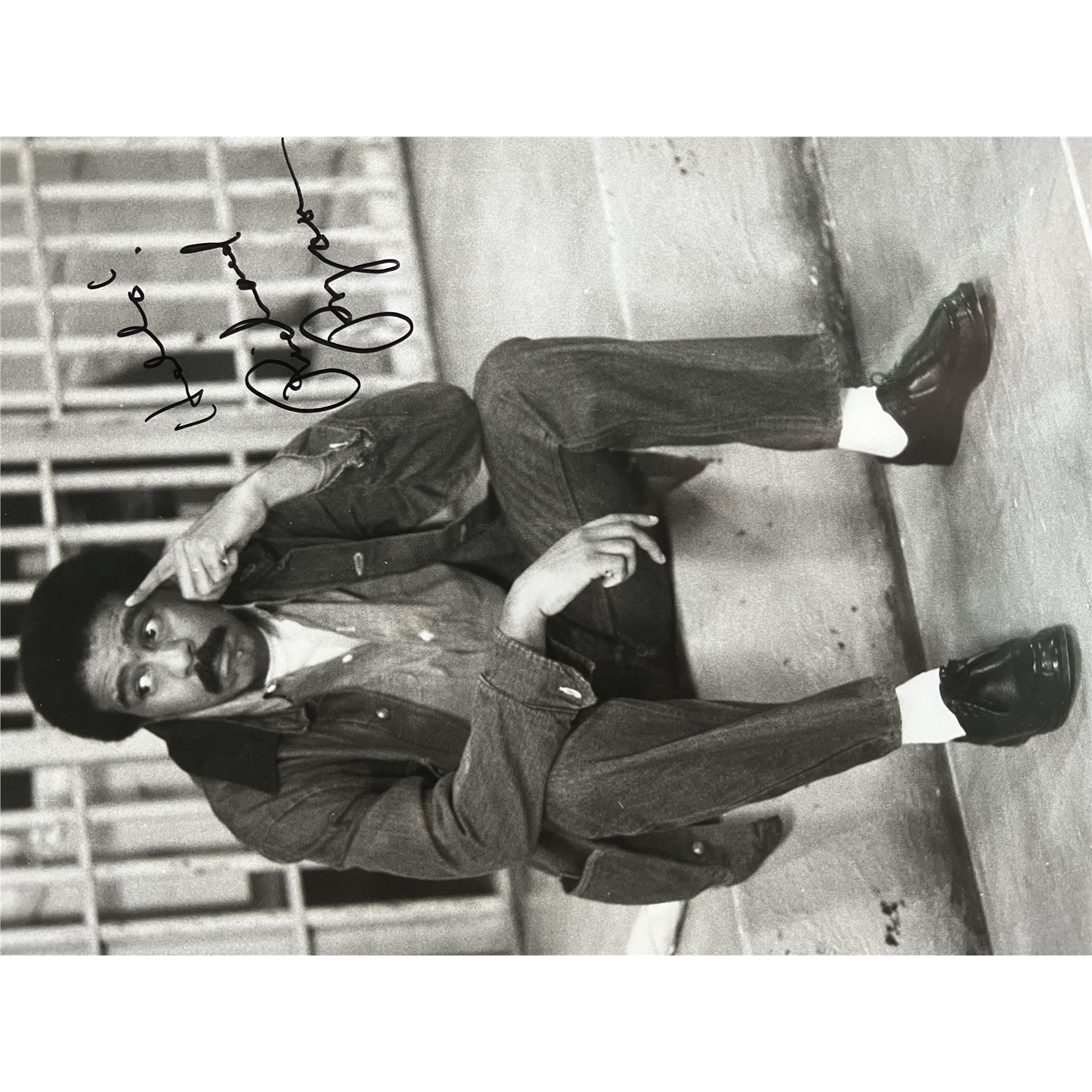 Richard Pryor signed photo. GFA authenticated Richard Pryor signed photo. GFA authenticated
