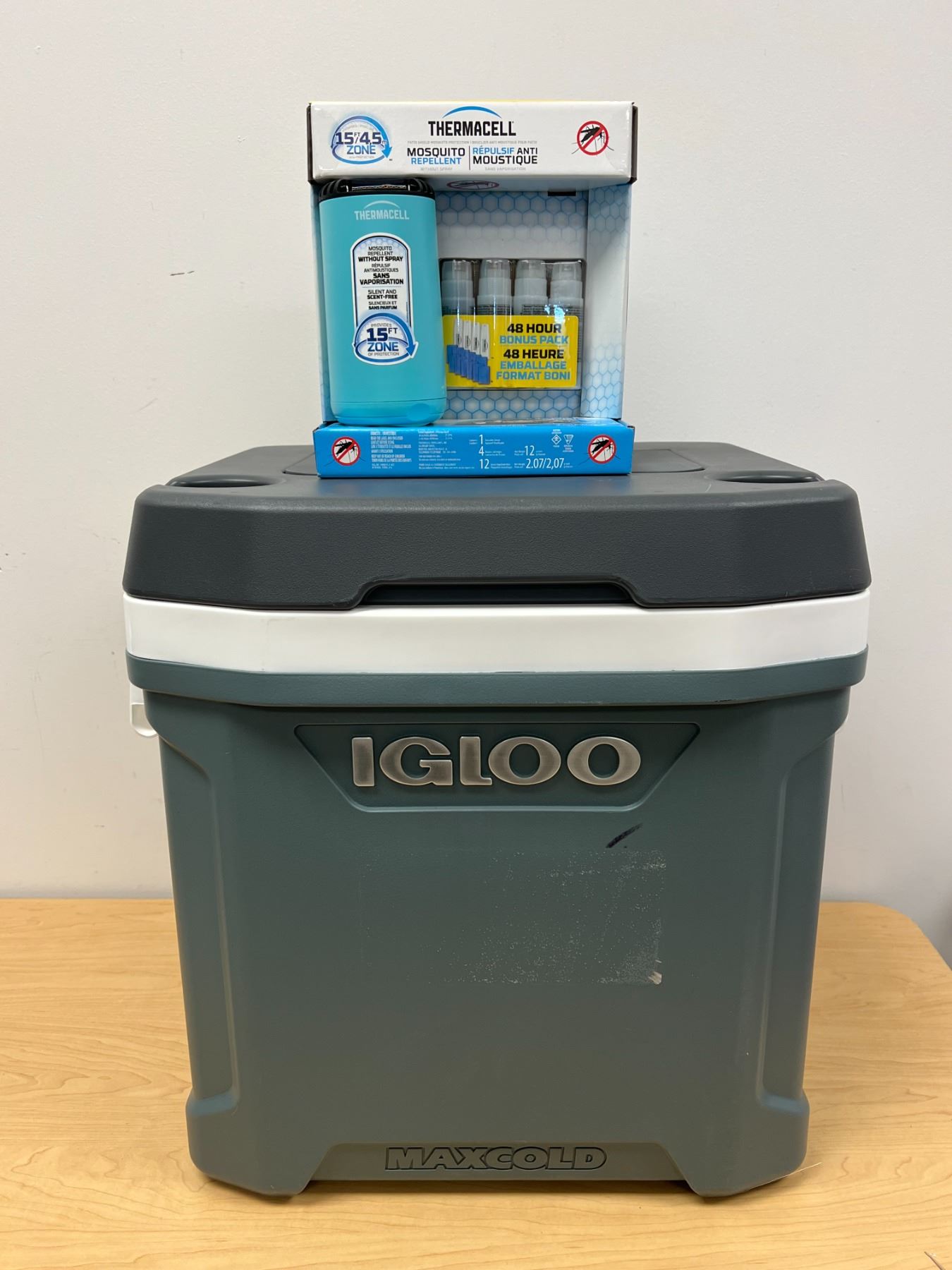 Igloo Maxcold 62 QT 98 Can Cooler with handle/wheels & Thermacell ...