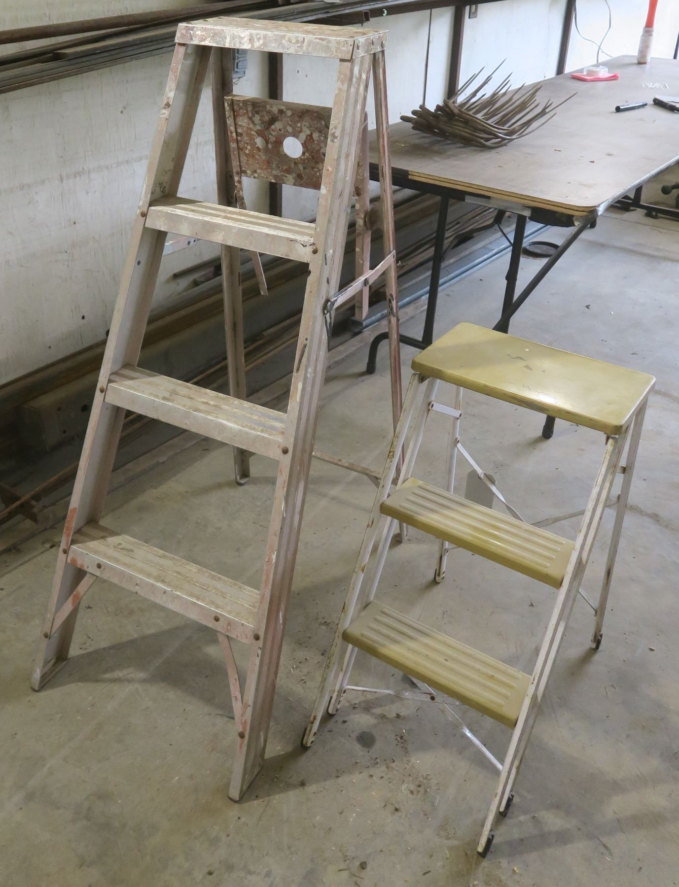 4 ft folding step ladder & 3 foot folding step ladder - Schmalz Auctions