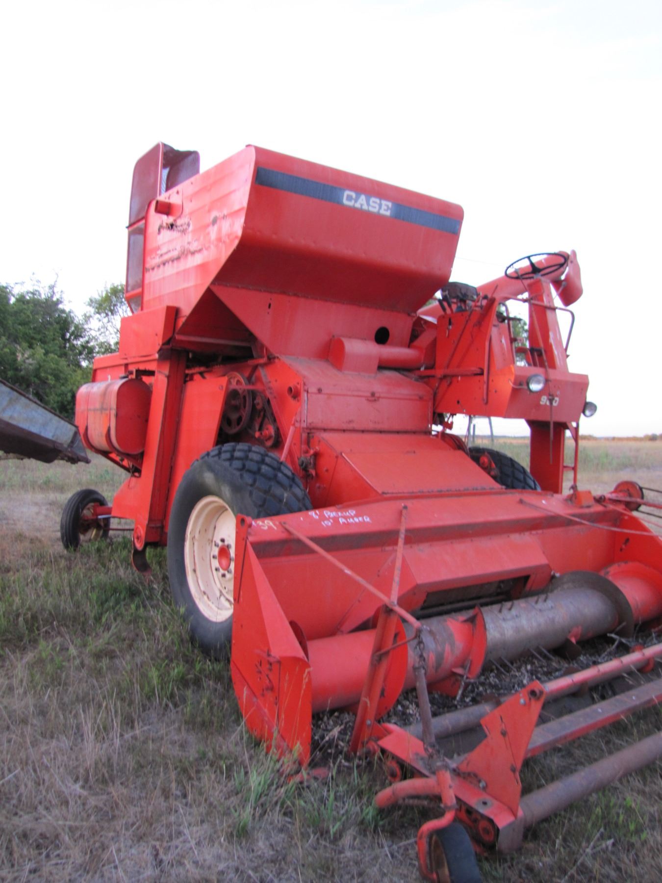 Case 960 self-propelled combine