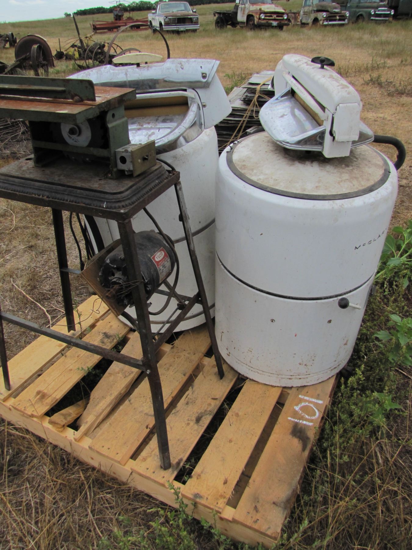 Skid with two ringer washers And table saw
