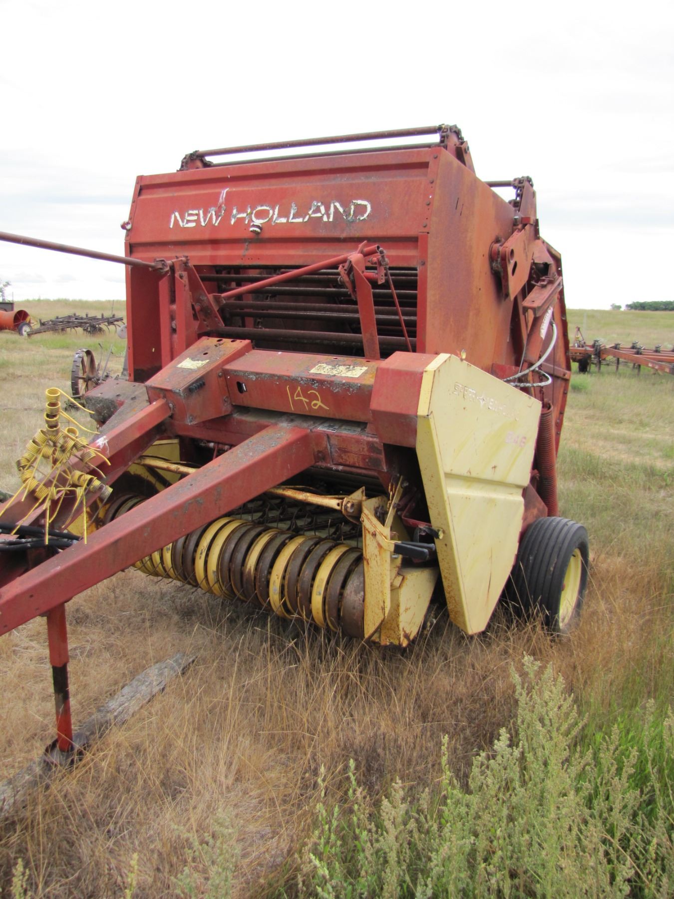 New Holland model 846 round baler