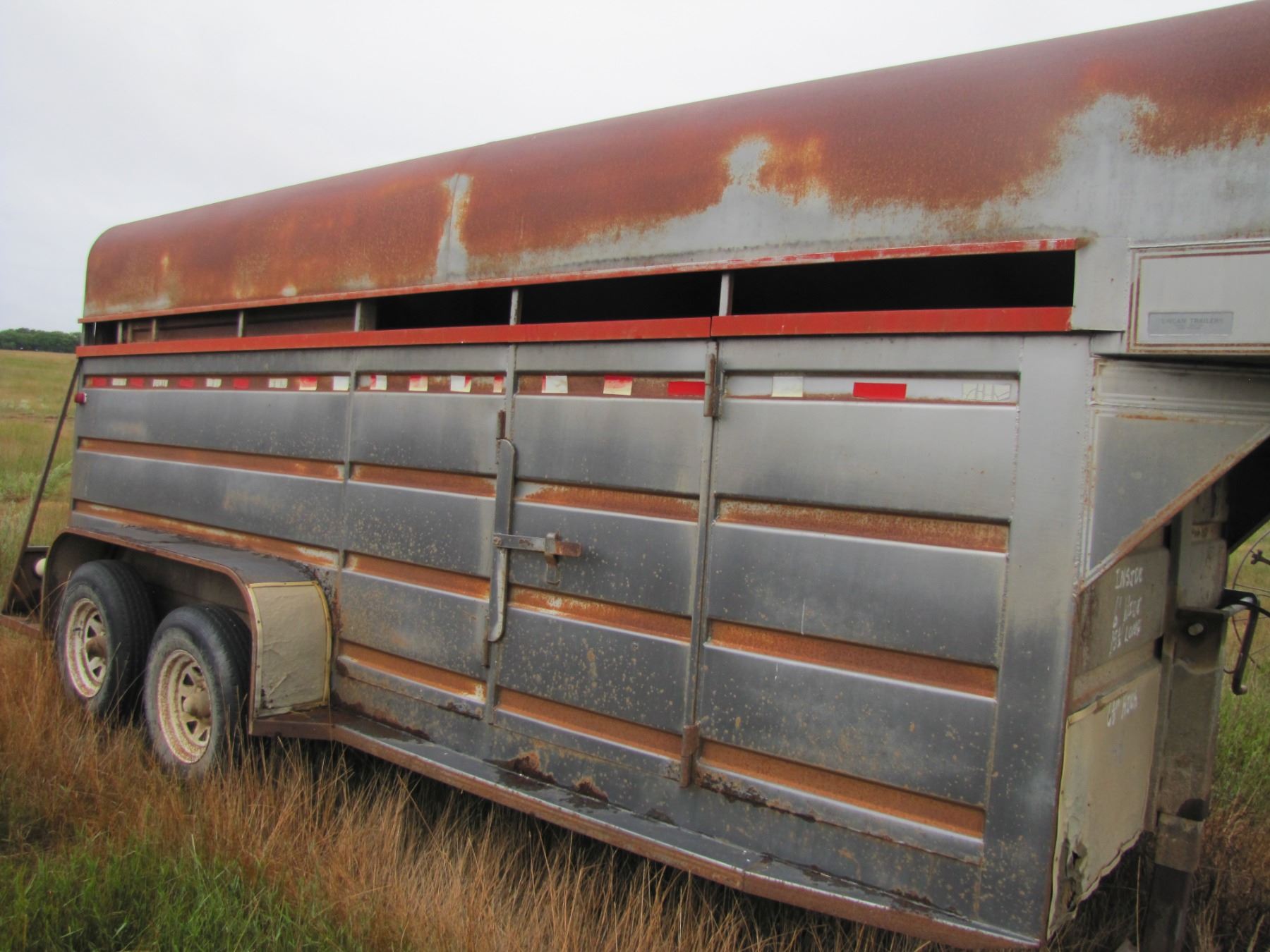 fifth wheel stock trailer , tandem axel *** TRANSFER OF OWNERSHIP ...