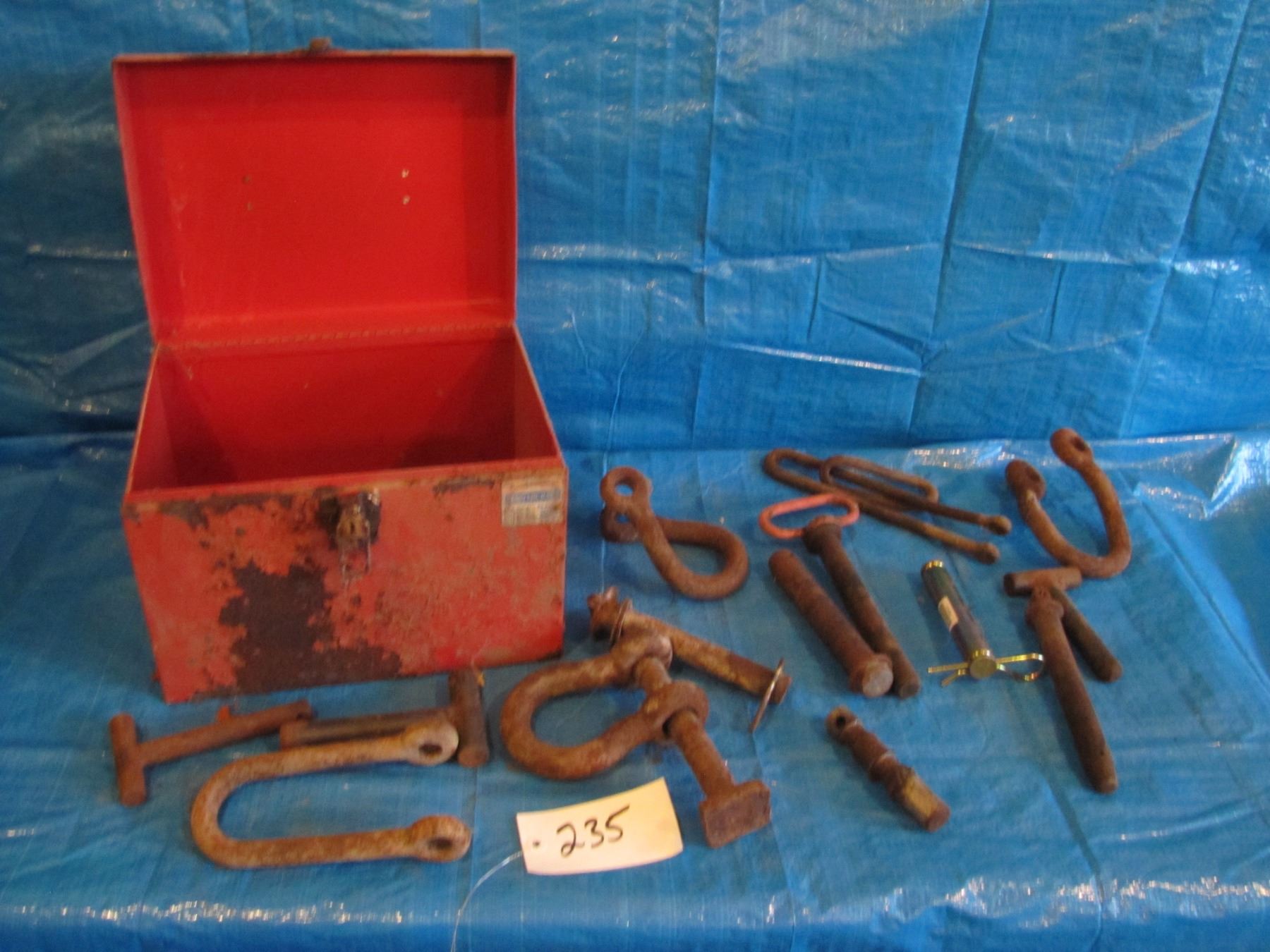 Toolbox with draw pins & clevises