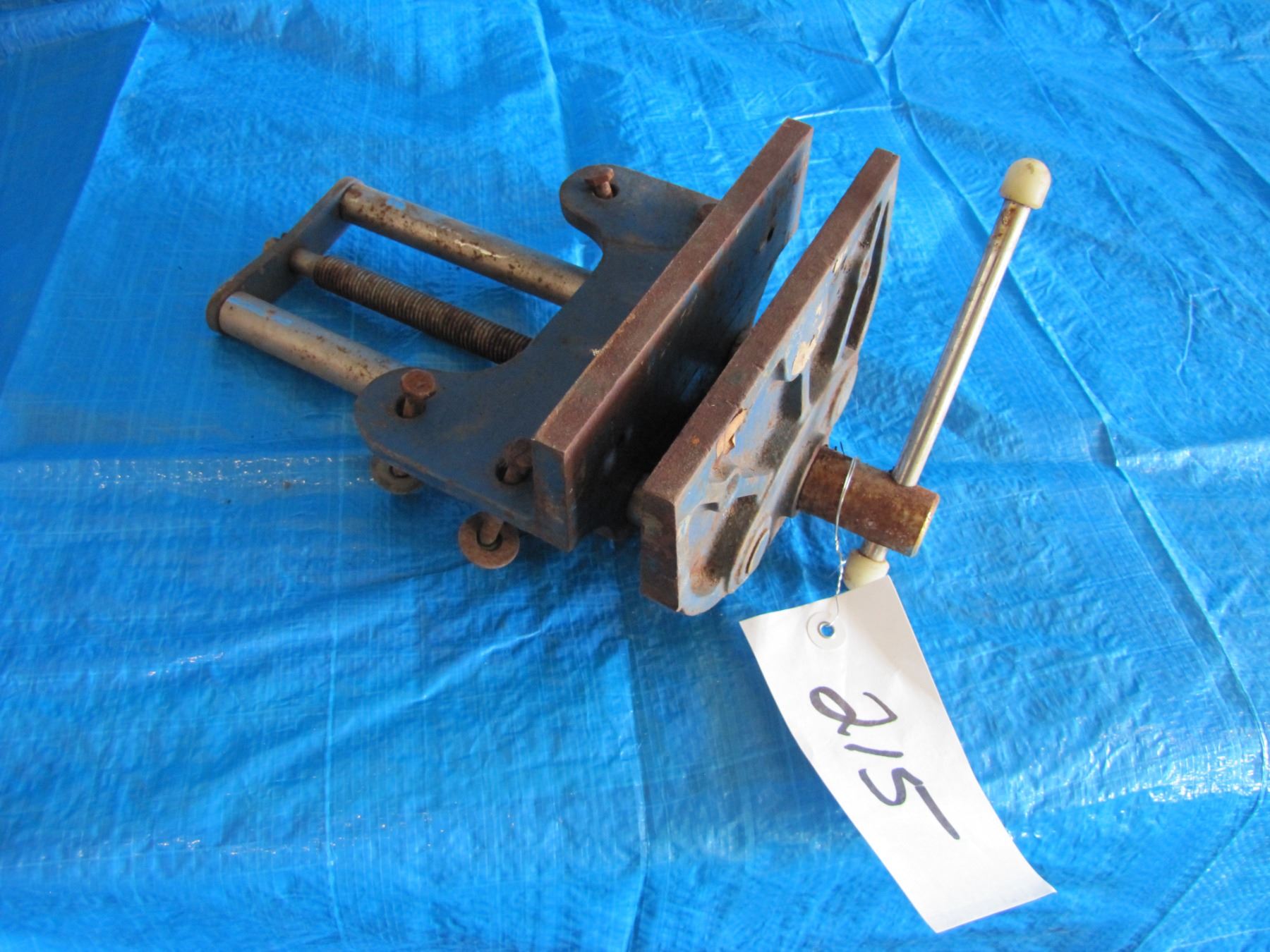 Bench clamp vise