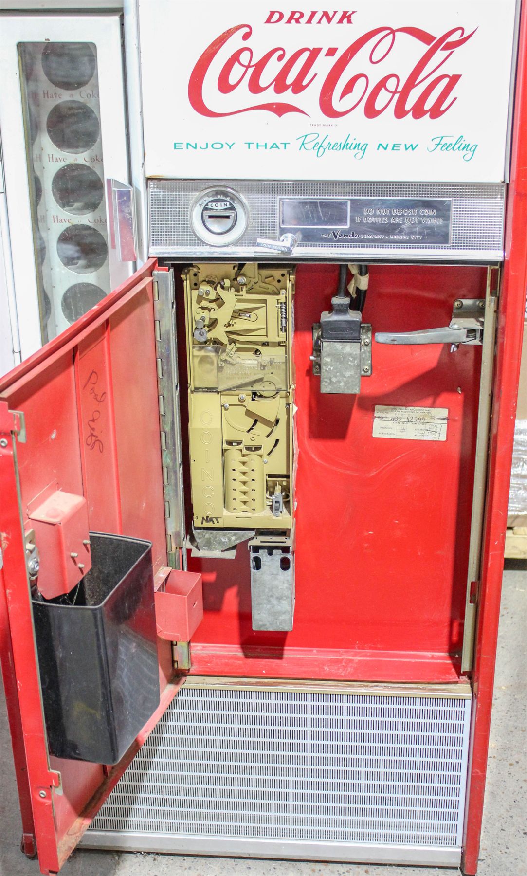 RARE 1960'S COCA COLA VENDO MACHINE MODEL H630