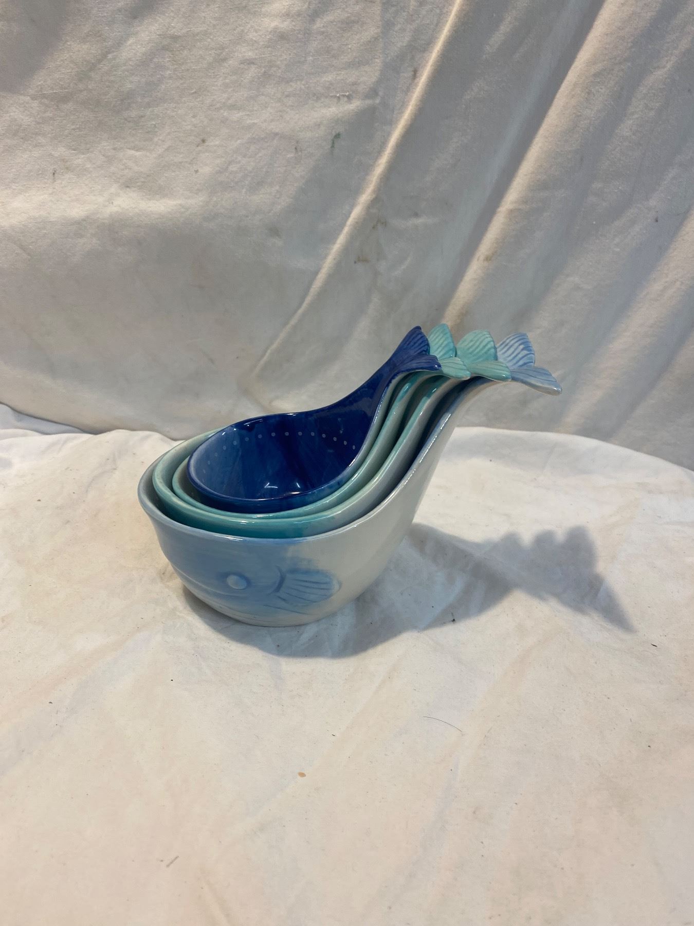 Whale measuring cups