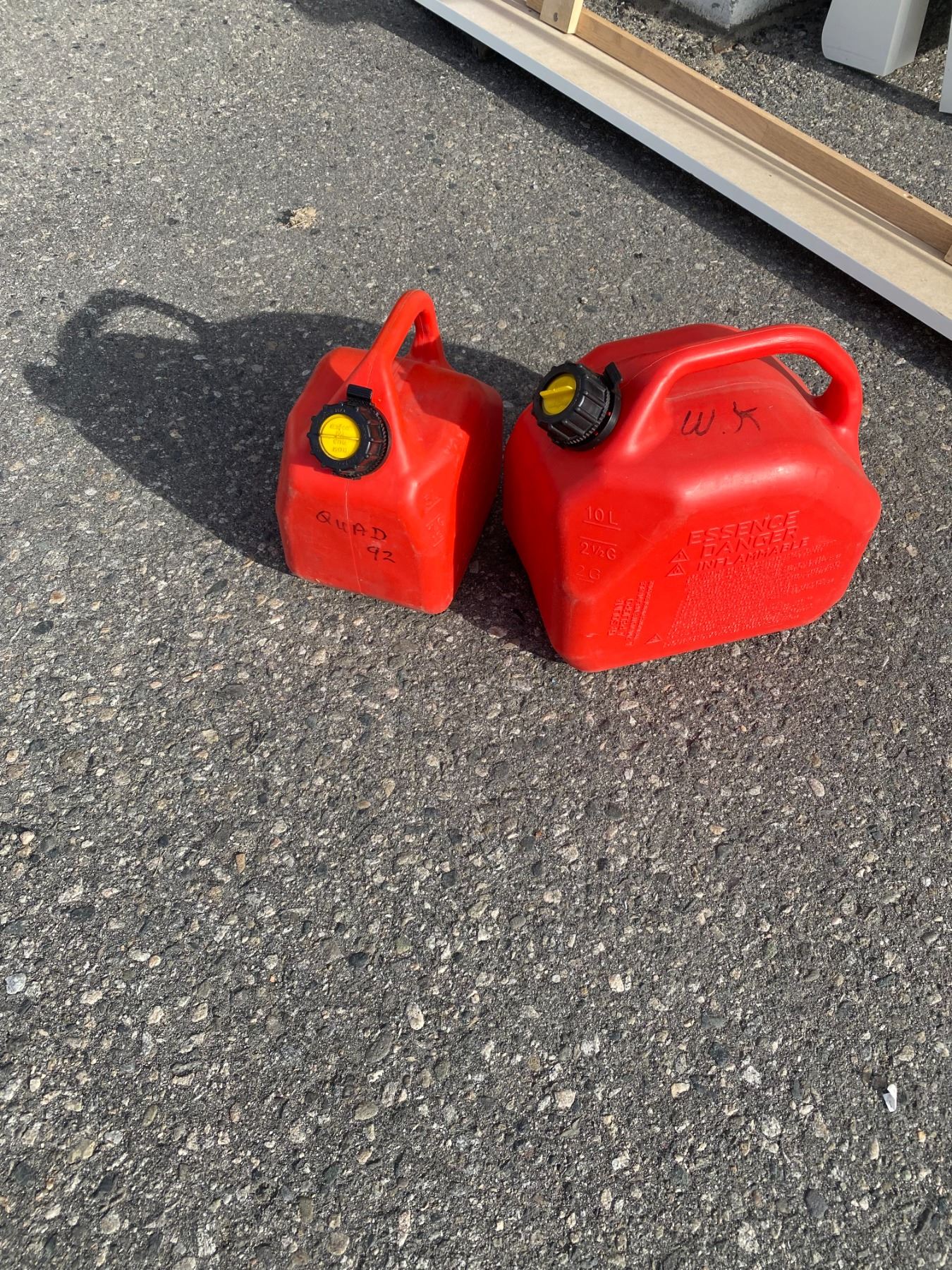 2 gas cans