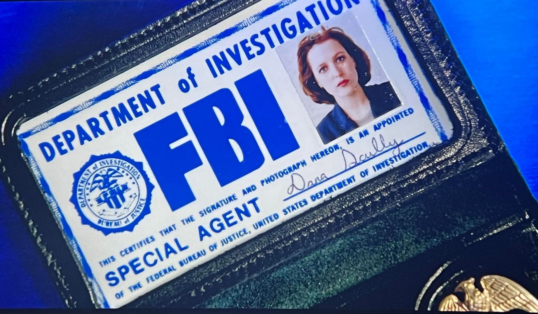 The X-Files (1993-) - Fox Mulder's (David Duchovny) and Dana Scully's ...