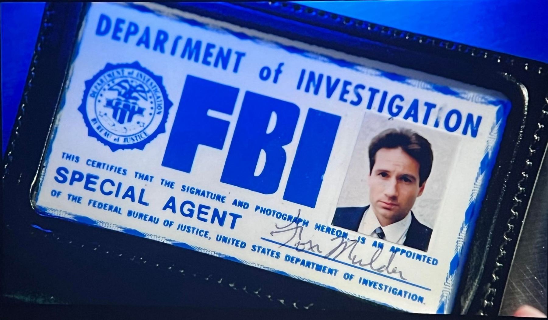 The X-Files (1993-) - Fox Mulder's (David Duchovny) and Dana Scully's ...